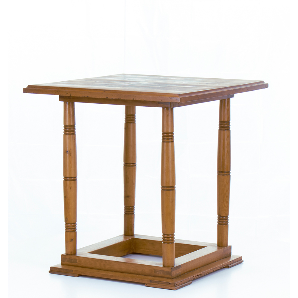 Stůl z období První republiky po celkové opravě. — Svět Pokladů